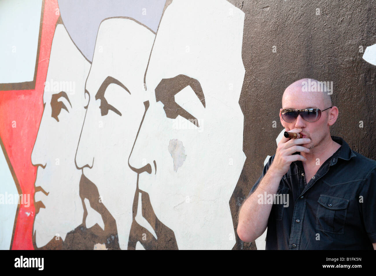 Cigar smoking mural hi-res stock photography and images - Alamy