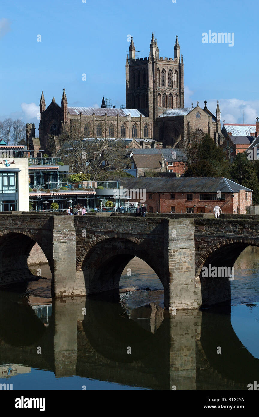 Hereford Cathedral, Old Bridge and River Wye Stock Photo - Alamy