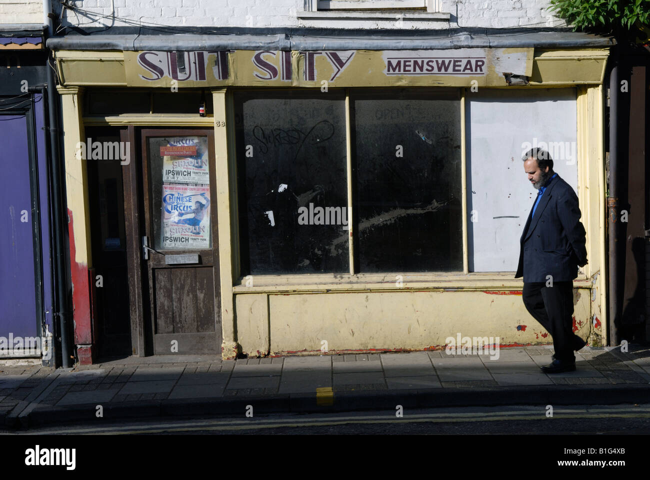 Rundown high street uk hi-res stock photography and images - Alamy