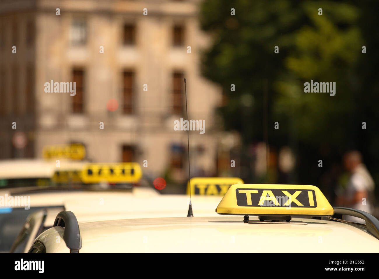 Taxi cab sign taxi rank taxi queue Stock Photo - Alamy
