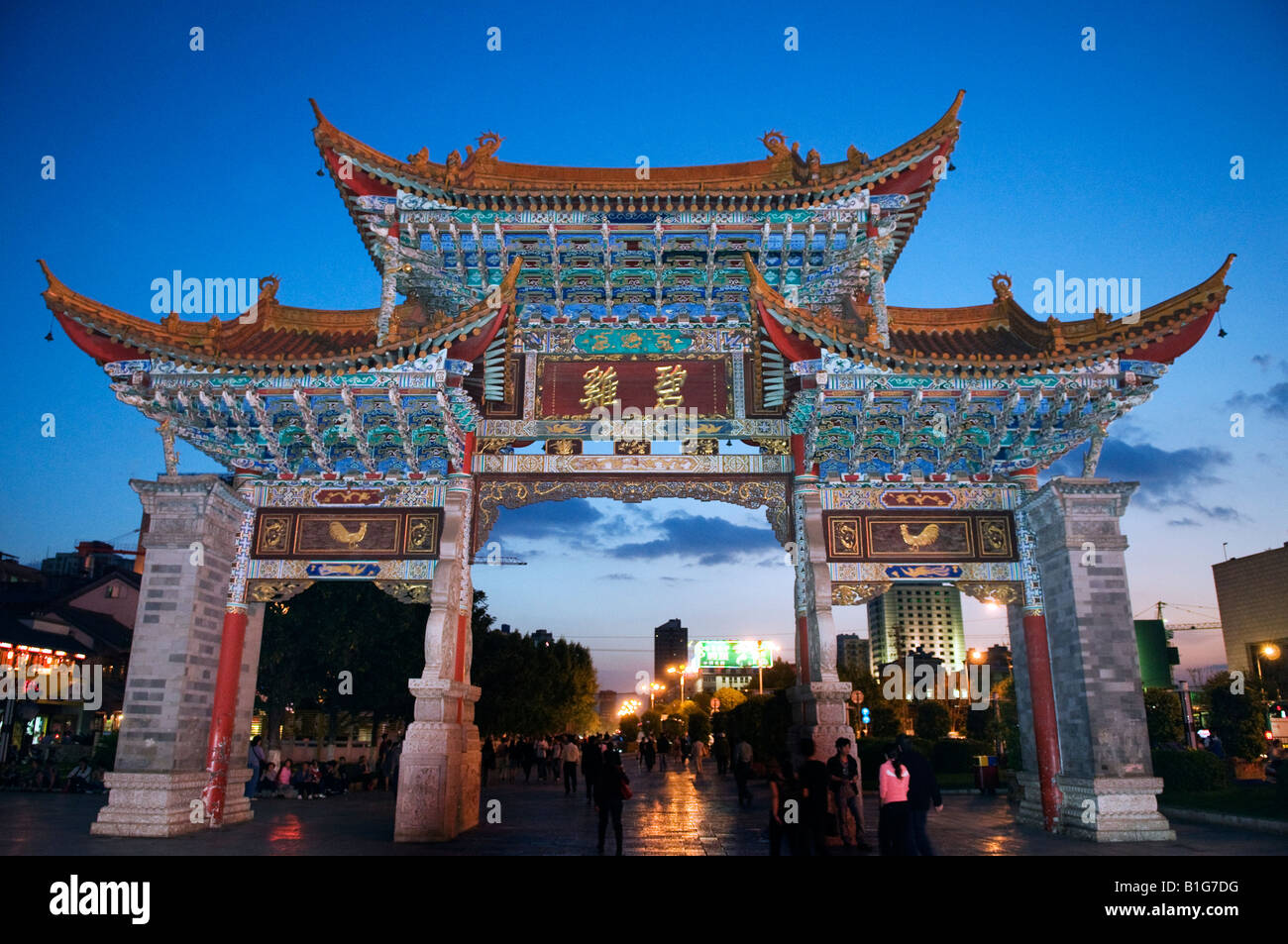 kunming temple gate yunnan china Stock Photo - Alamy