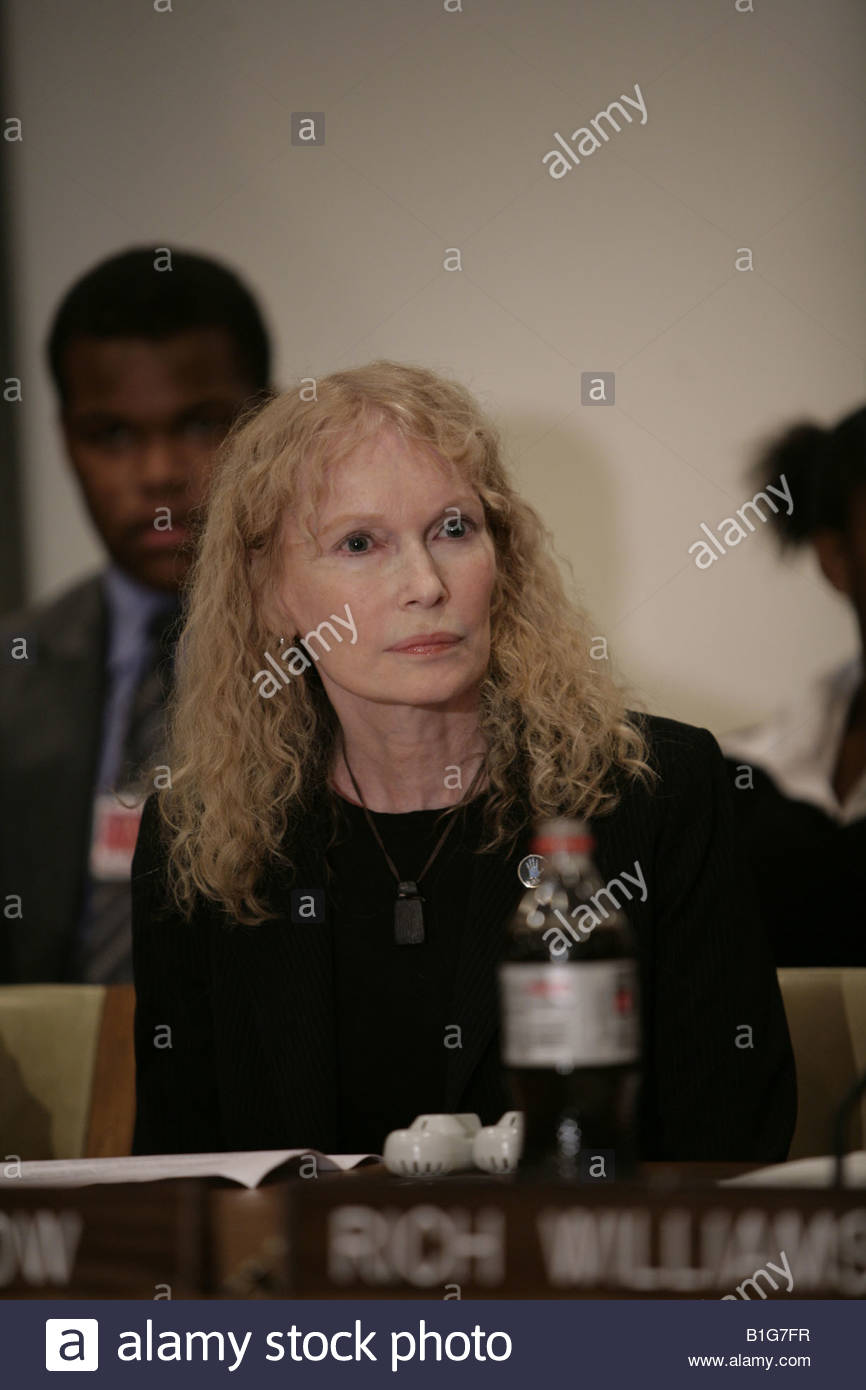 Mia Farrow Stock Photos & Mia Farrow Stock Images - Alamy