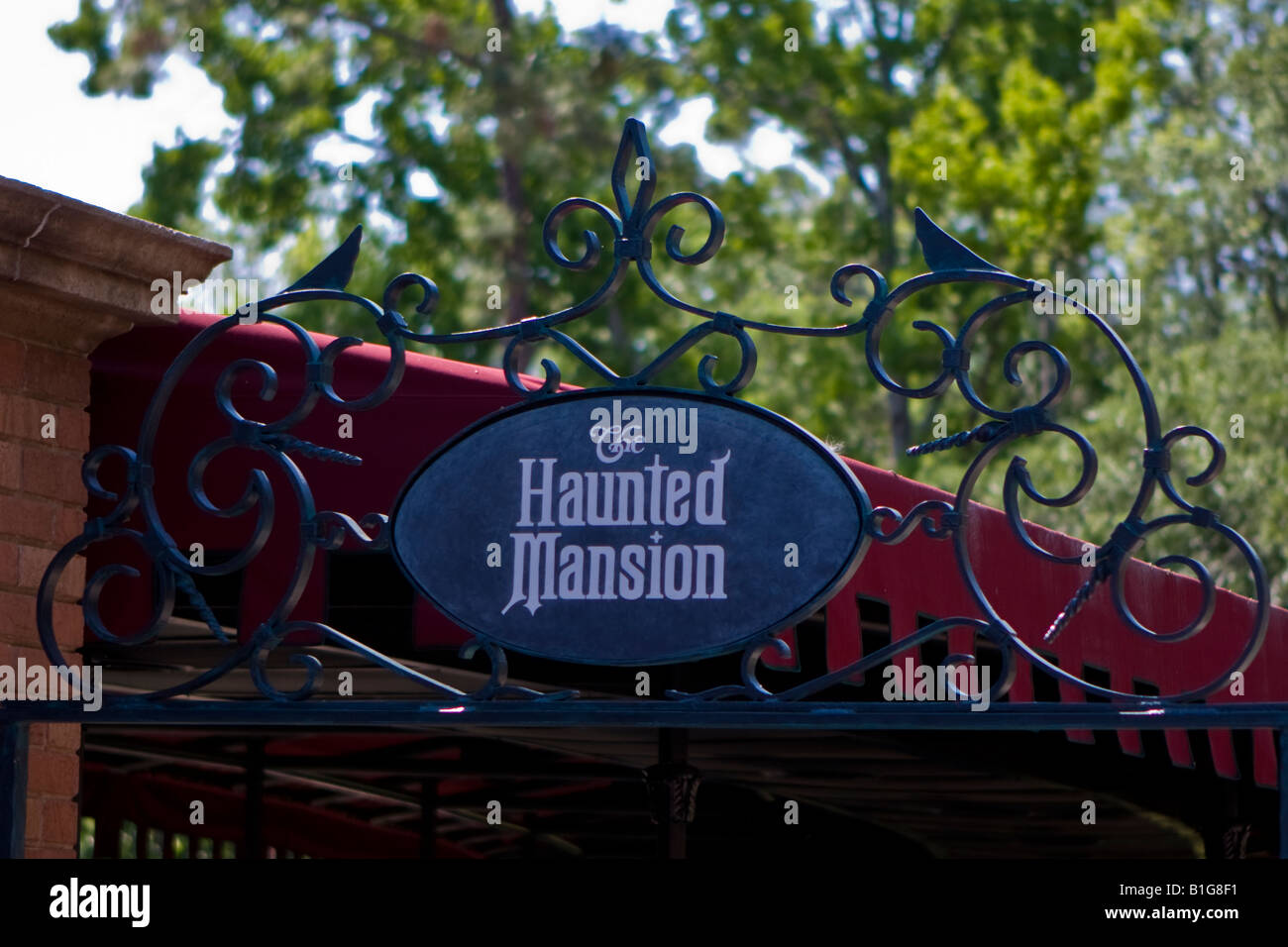 Oval Gate Sign High Resolution Stock Photography and Images - Alamy