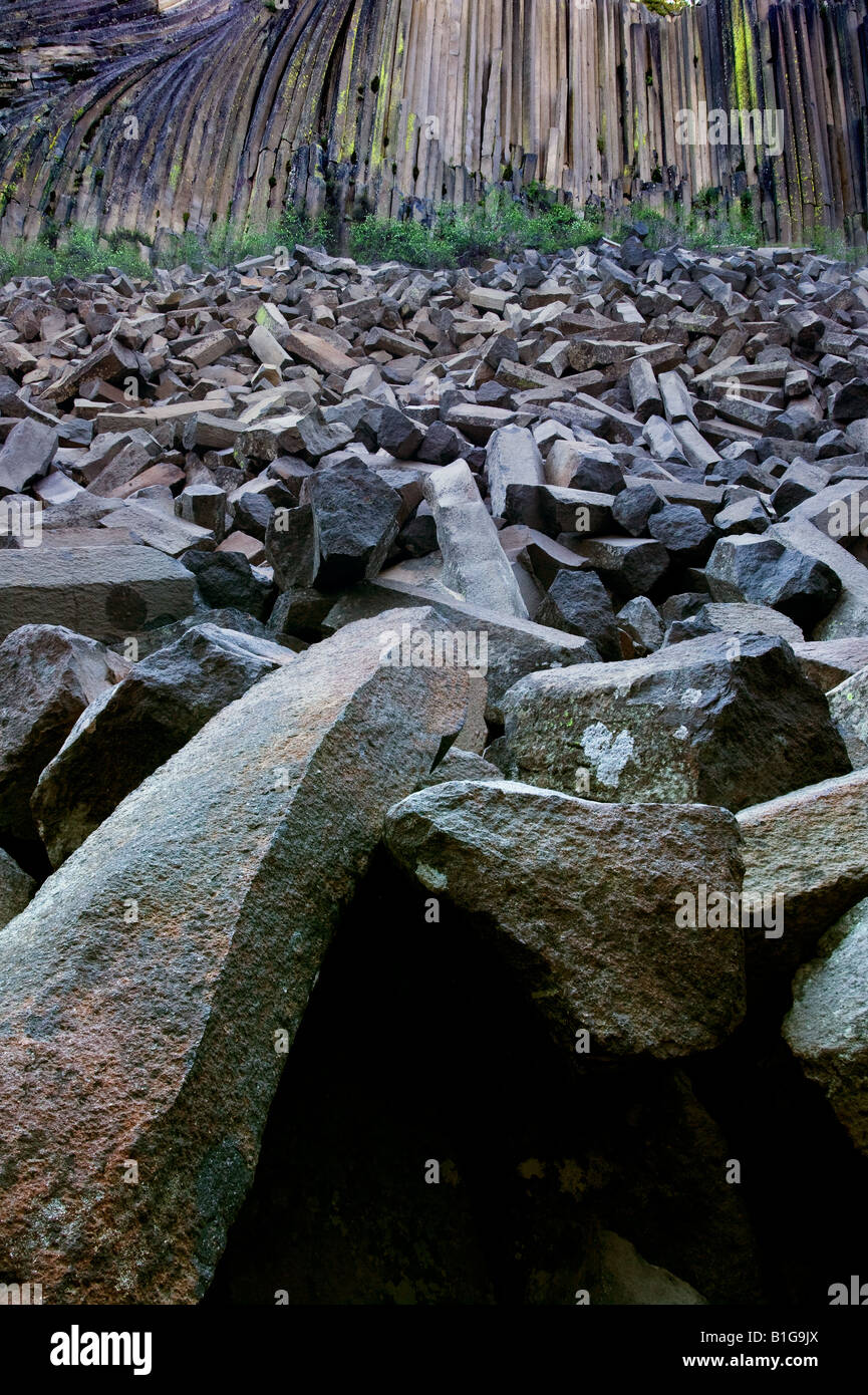 Fallen pillars hi-res stock photography and images - Alamy