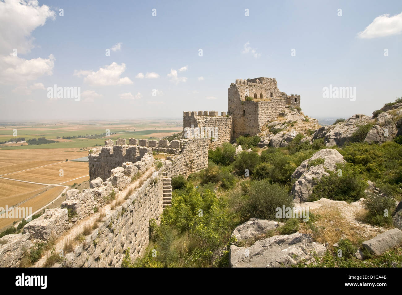 Battlements yilankale byzantine castle built hi-res stock photography ...