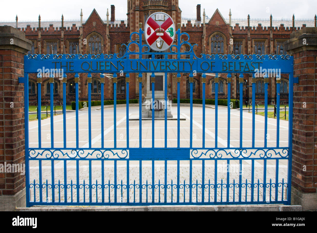 Queens gate entrance hi-res stock photography and images - Alamy