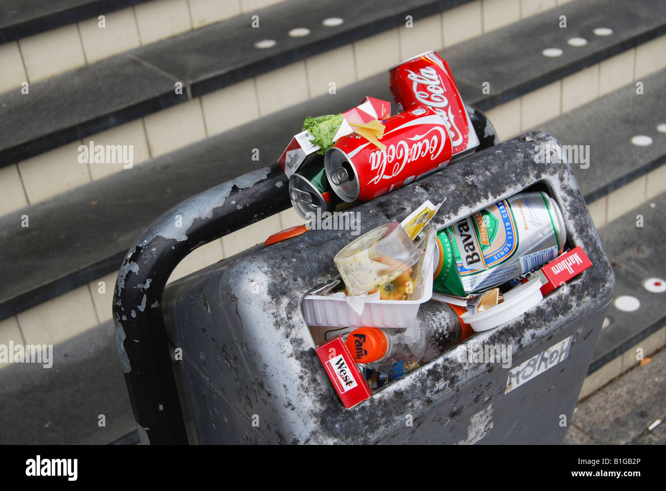 full litter bin in public domain Stock Photo - Alamy
