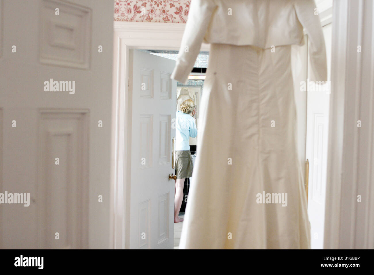Bride getting ready on her wedding day Stock Photo - Alamy