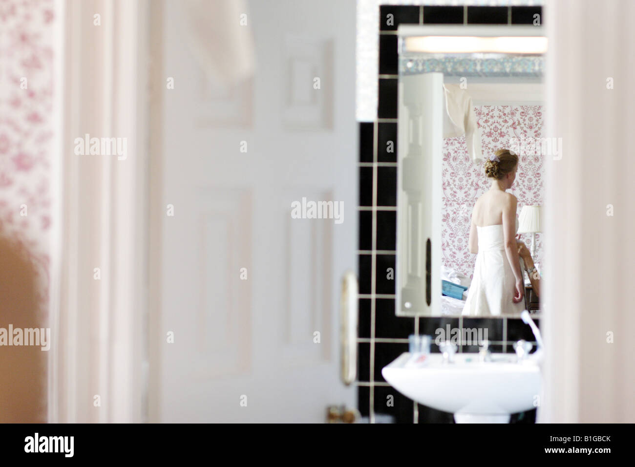 Bride getting ready on her wedding day Stock Photo - Alamy