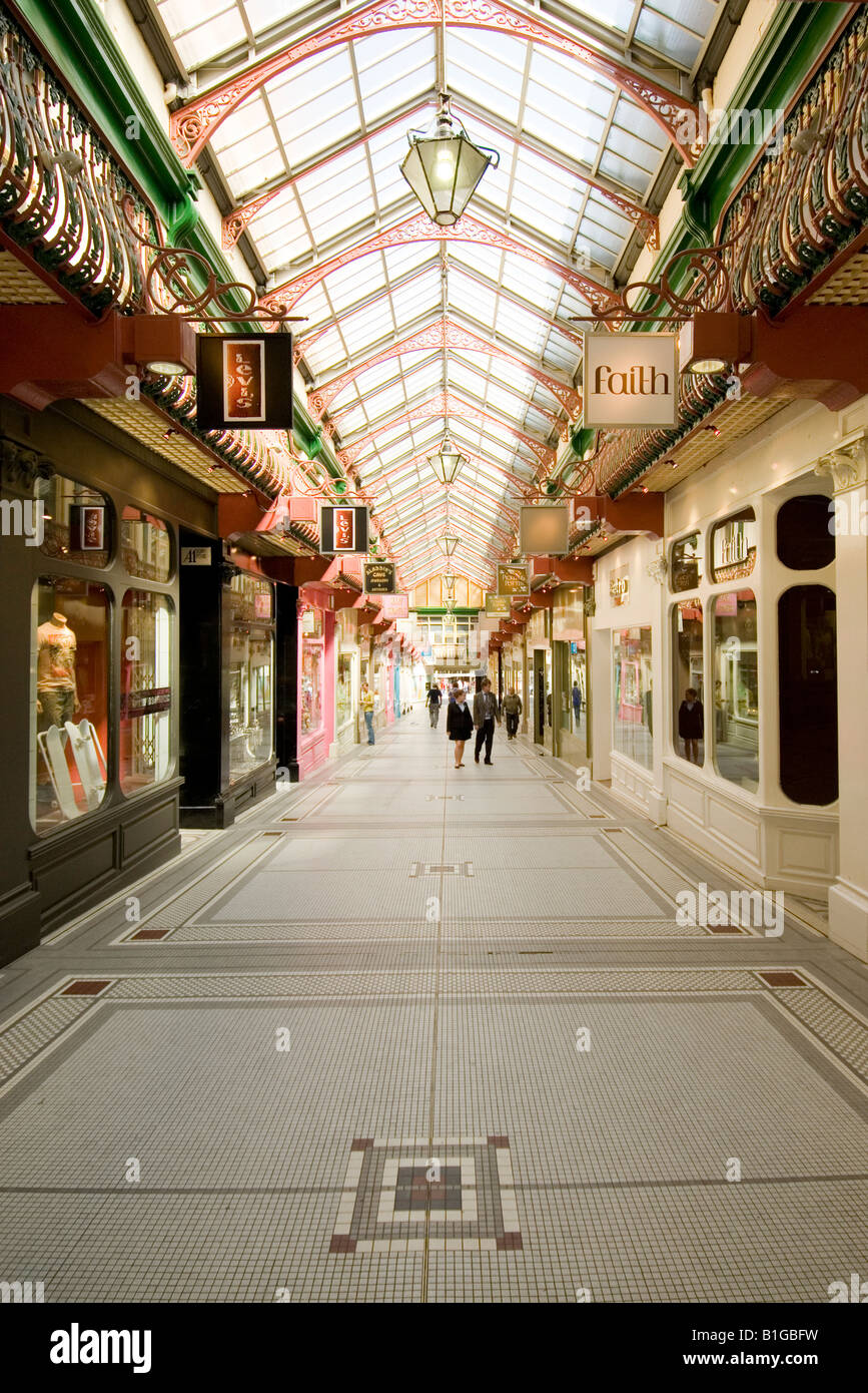 Leeds shops hi-res stock photography and images - Alamy