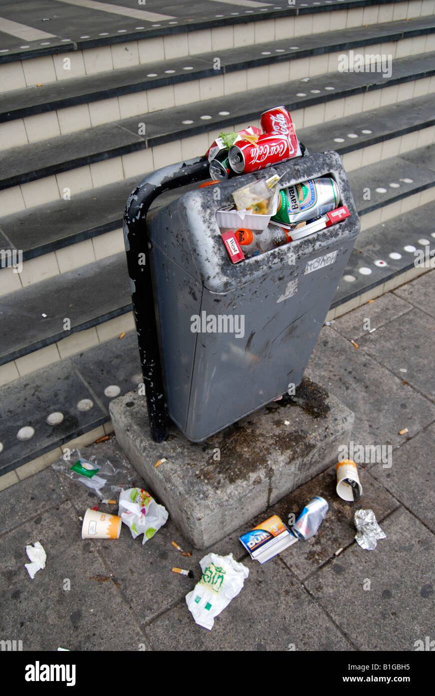 Public bin full of plastic bottles hi-res stock photography and images ...