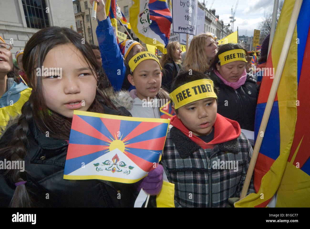 China embassy london flag hi-res stock photography and images - Alamy