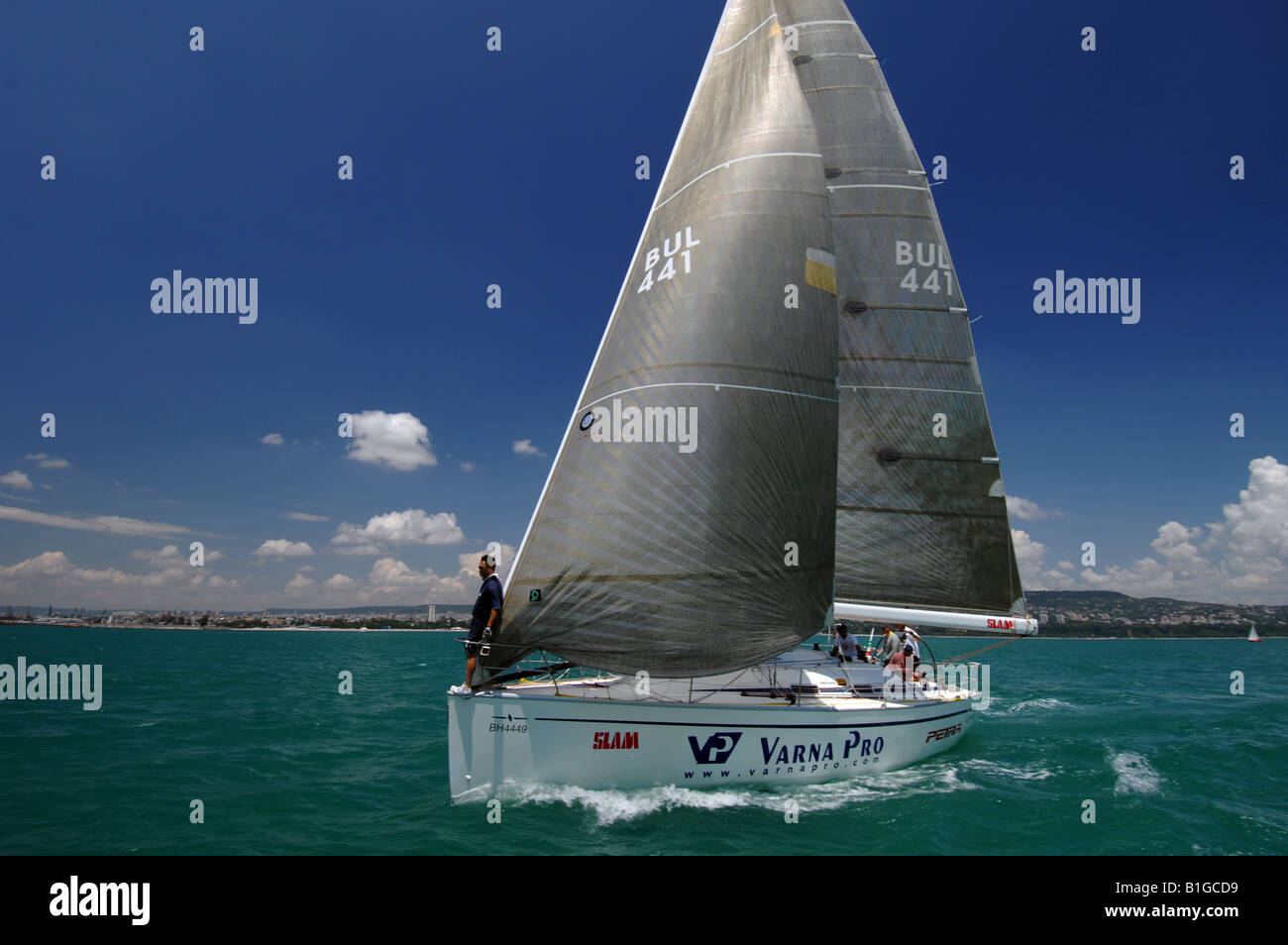 sailing yacht racing Stock Photo - Alamy