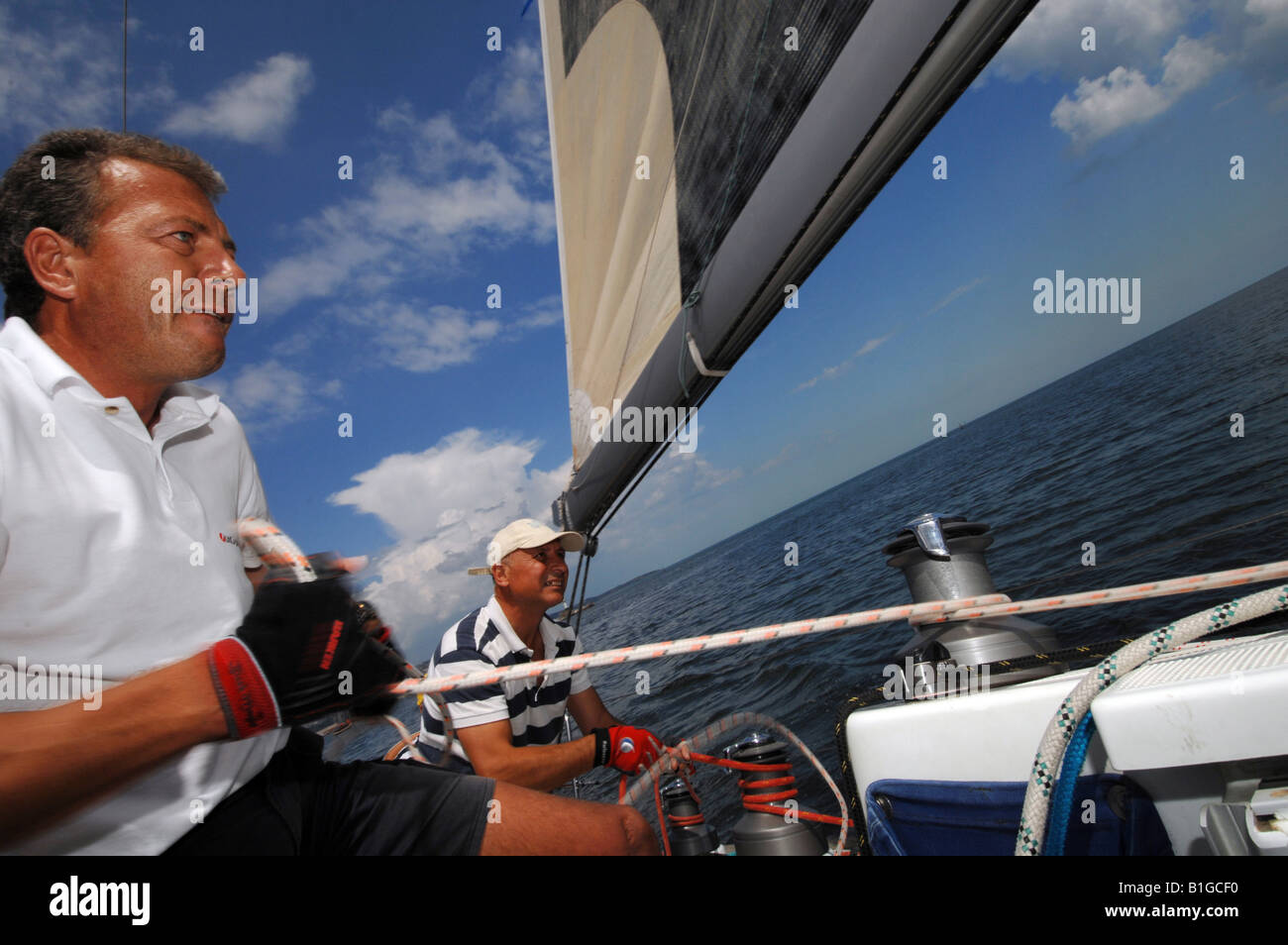 sailing yacht racing Stock Photo - Alamy