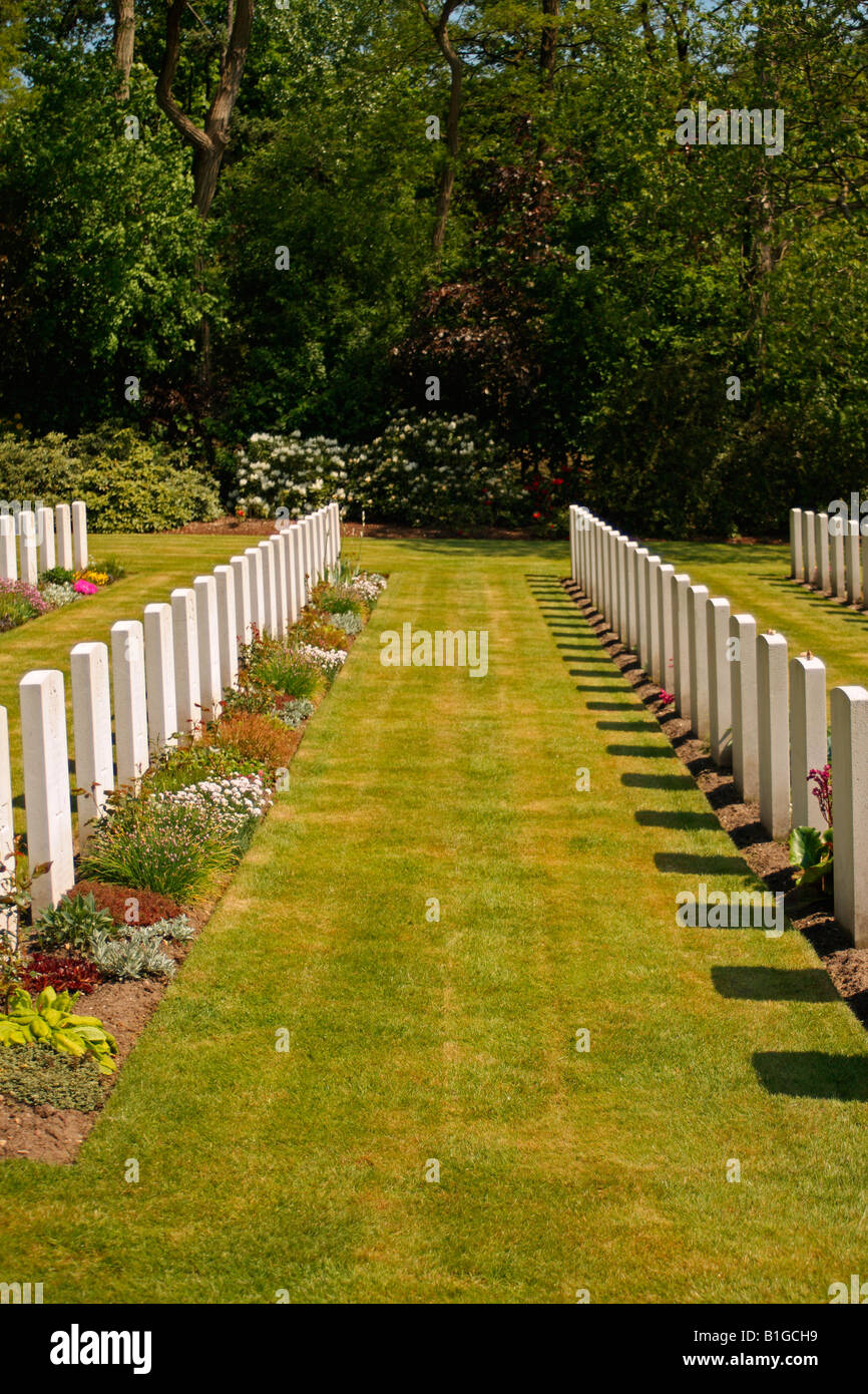 Dutch cemetery graves graveyard hi-res stock photography and images - Alamy