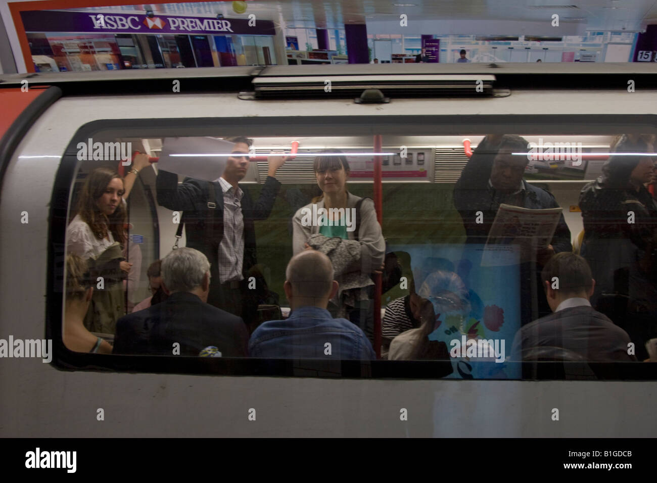 Central Line Train - Oxford Circus Station - London Underground Stock ...