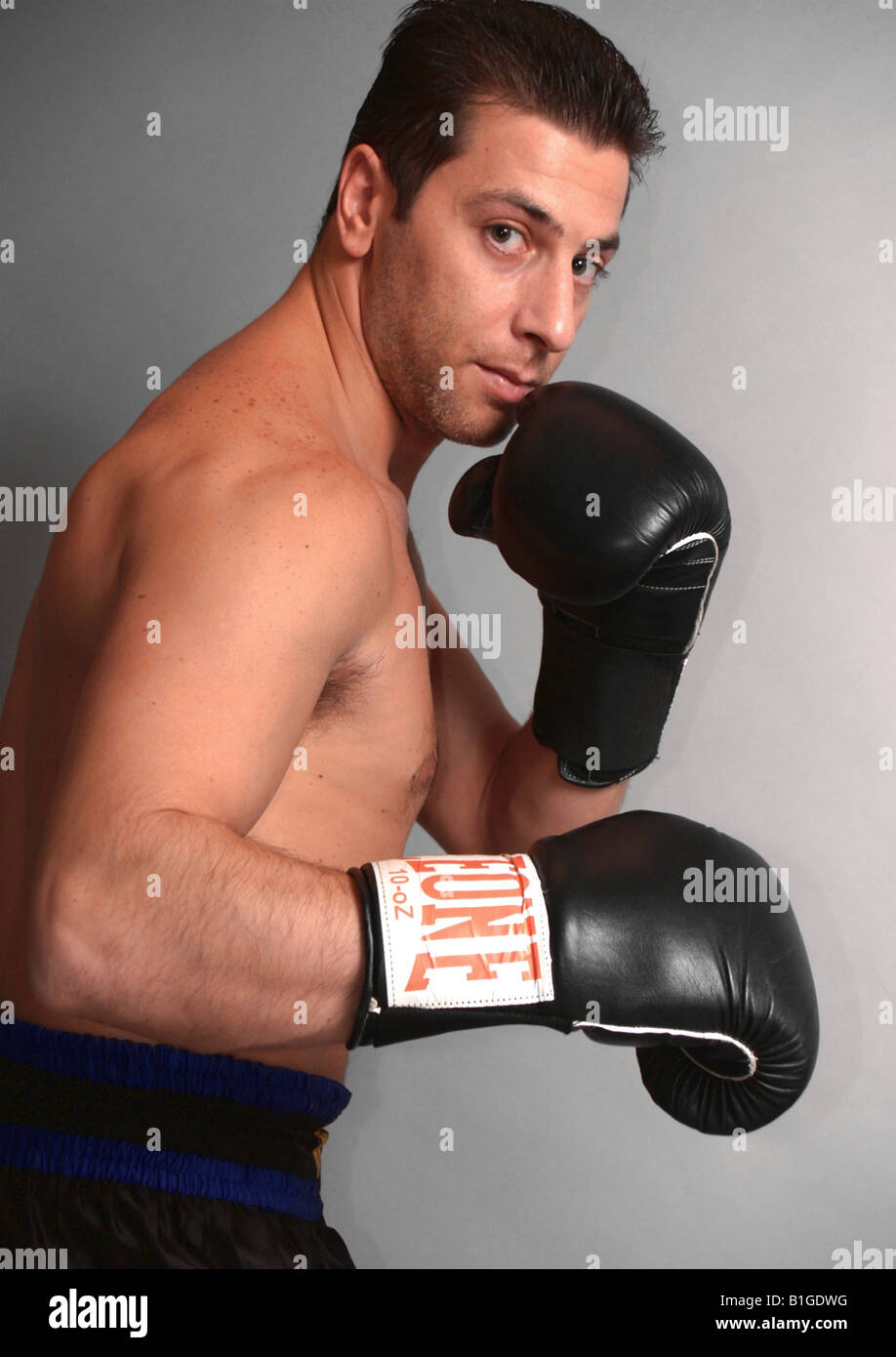 Side view of a young man boxing Stock Photo - Alamy