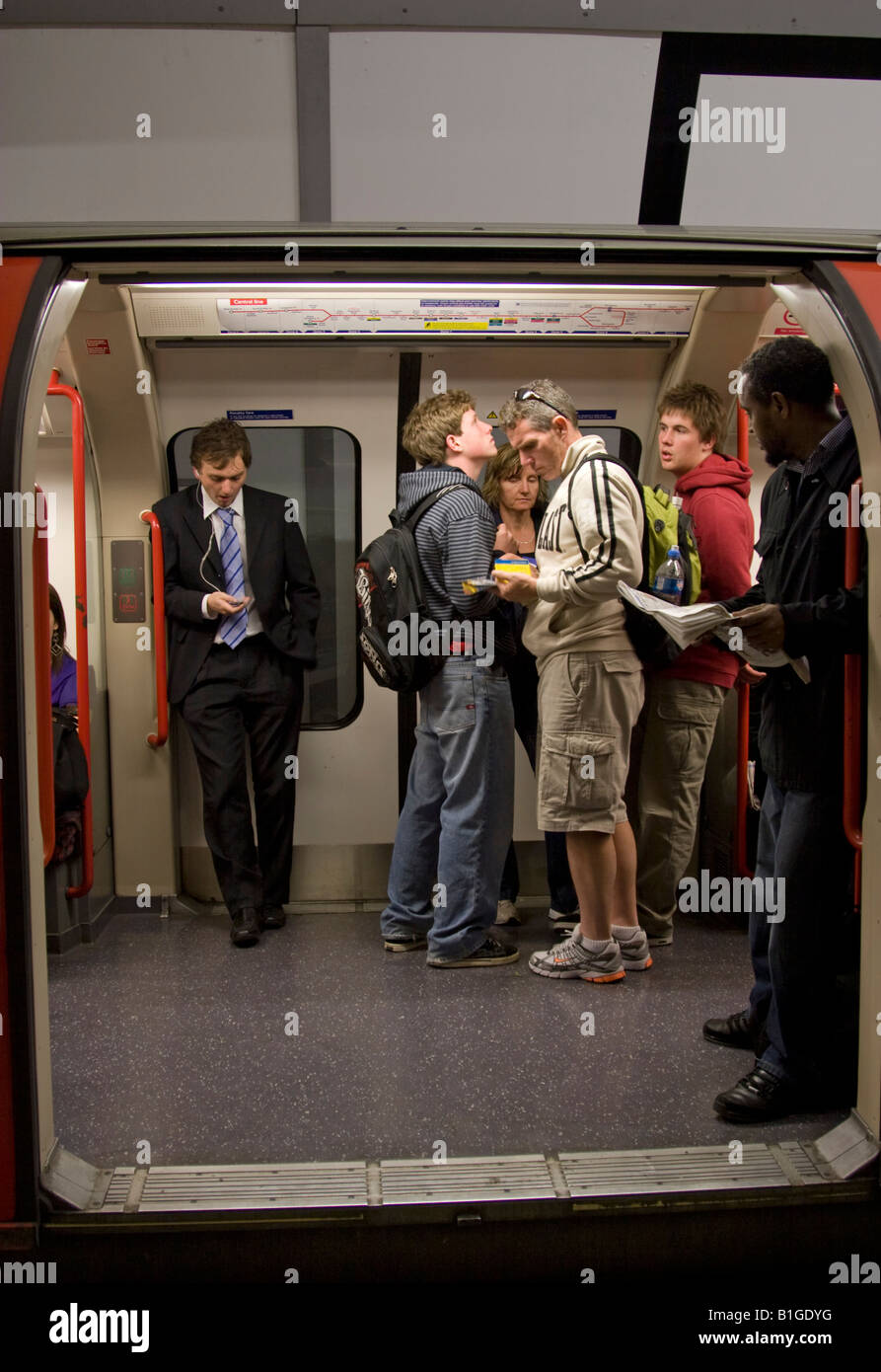 Central Line Train Oxford Circus Underground Station Stock Photo - Alamy