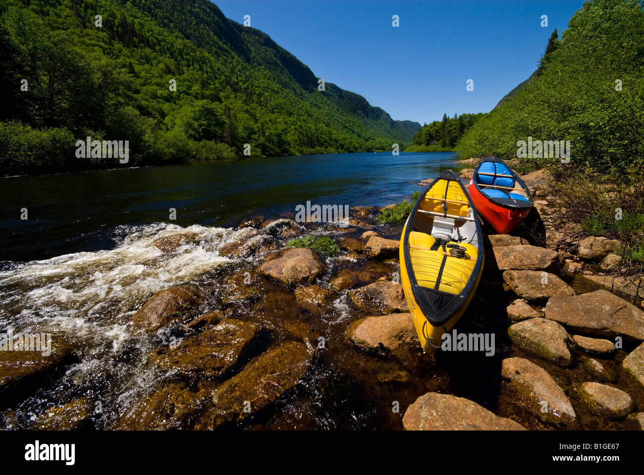 Kayak canada red yellow hi-res stock photography and images - Alamy