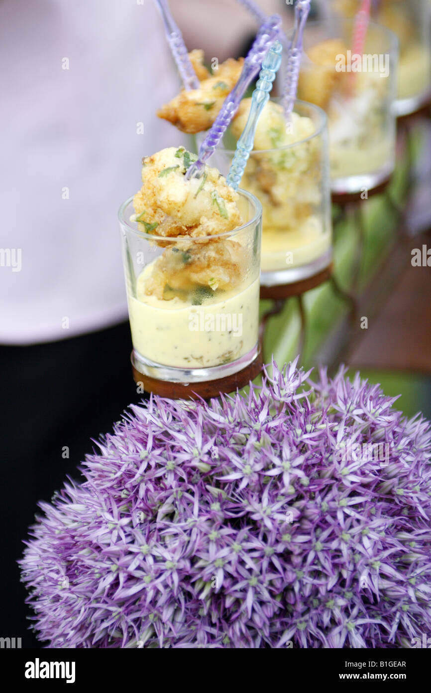 Serve canapes hi-res stock photography and images - Alamy