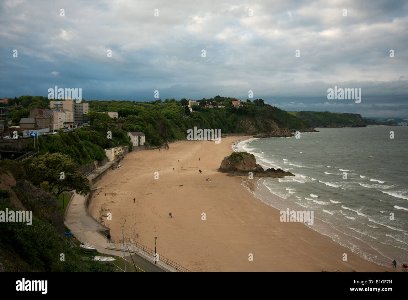 North beach tenby goskar rock hi-res stock photography and images - Alamy