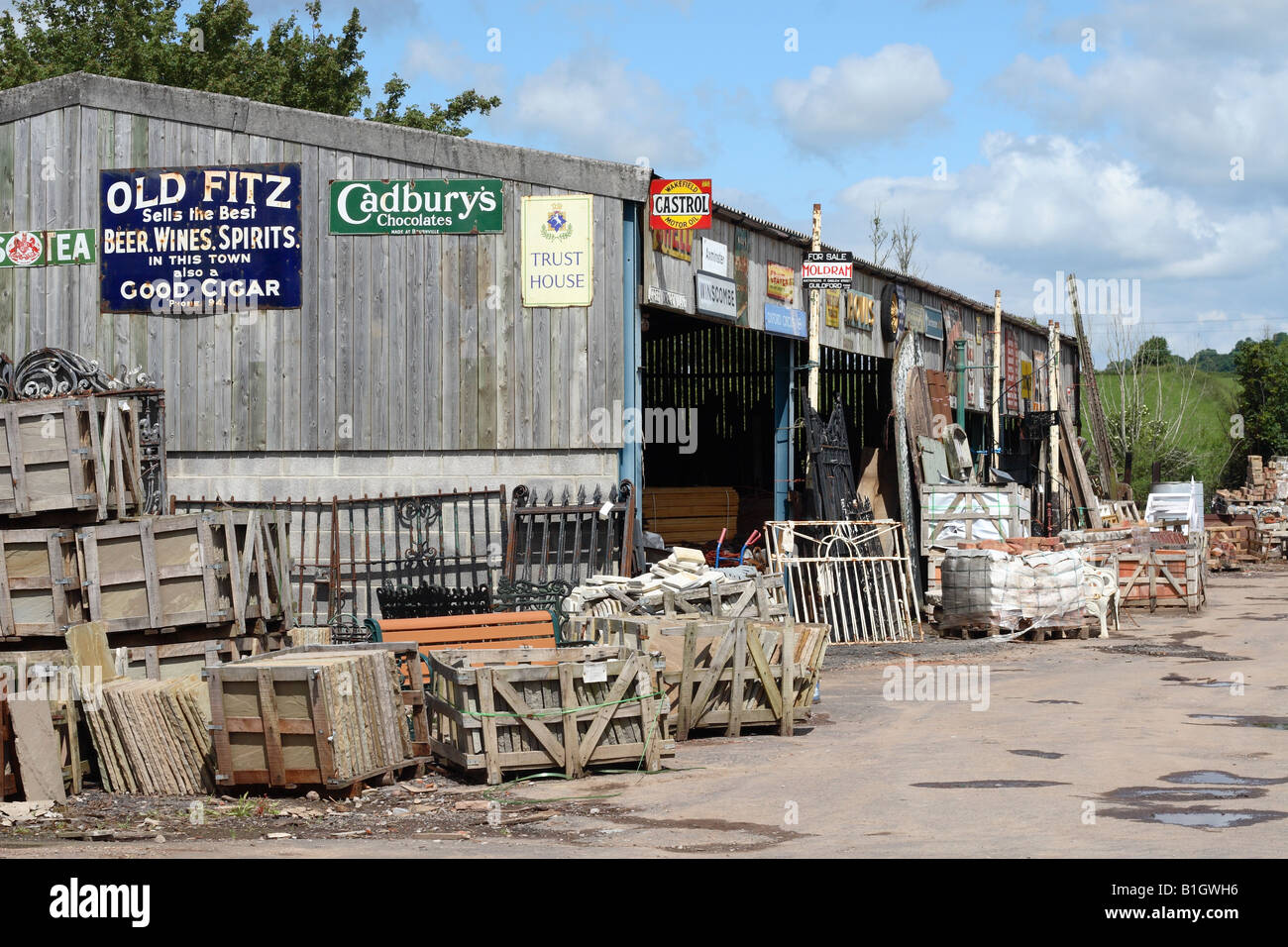 Full reclamation yard hi-res stock photography and images - Alamy