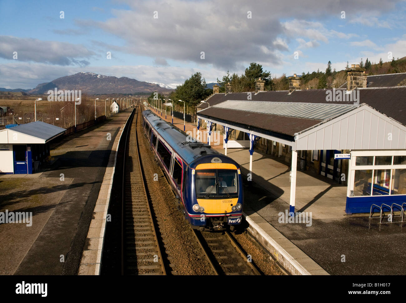 Class170 passenger train hi-res stock photography and images - Alamy