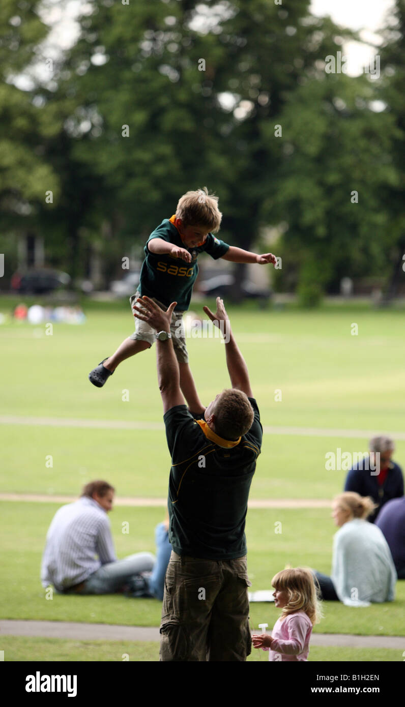 Father son playing cricket on hi-res stock photography and images - Alamy