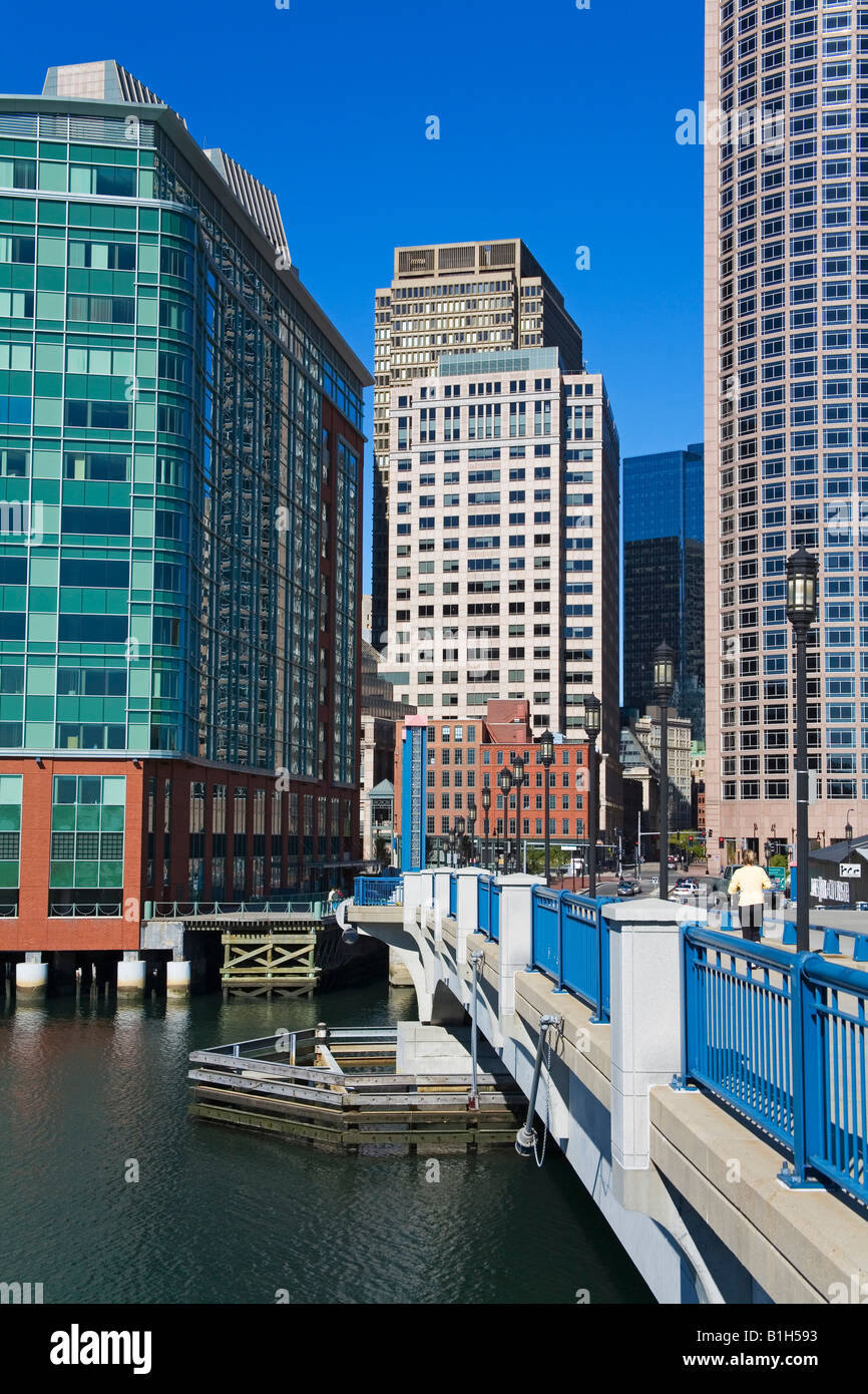 Bridge across a river, Moakley Bridge, Fort Point Channel, Boston ...