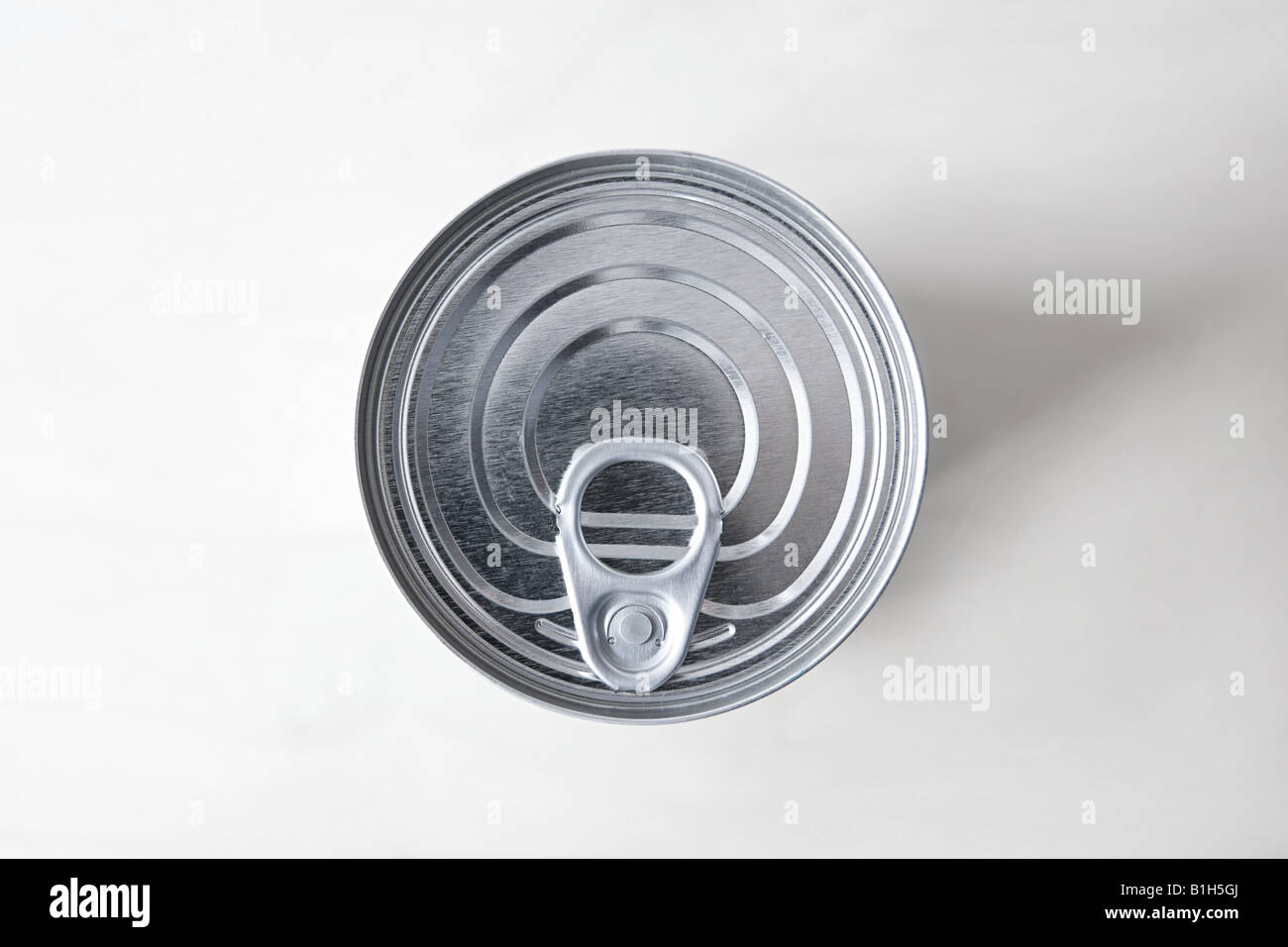 Metal can tops hi-res stock photography and images - Alamy