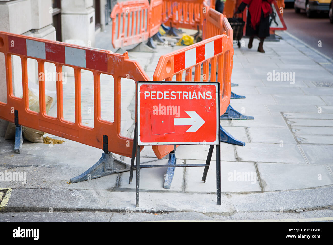 Roadworks arrow hi-res stock photography and images - Alamy