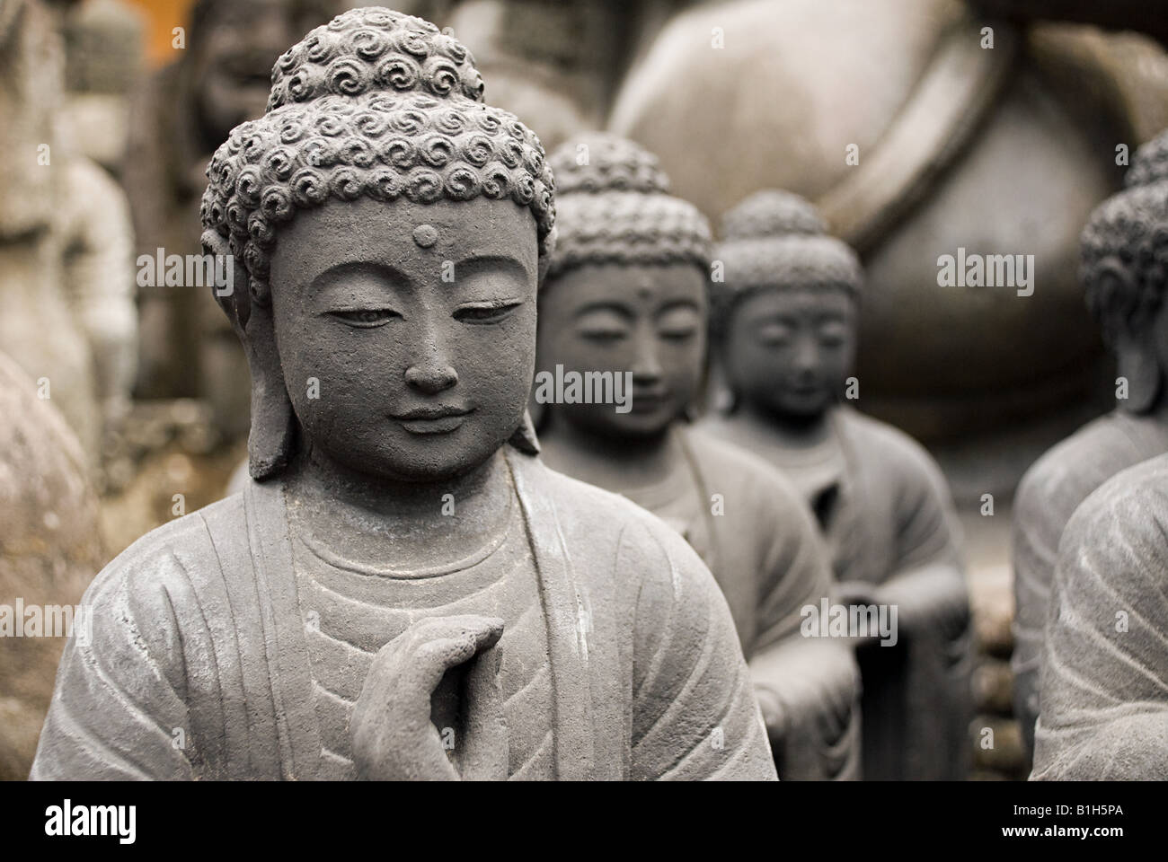 Stone statues hi-res stock photography and images - Alamy