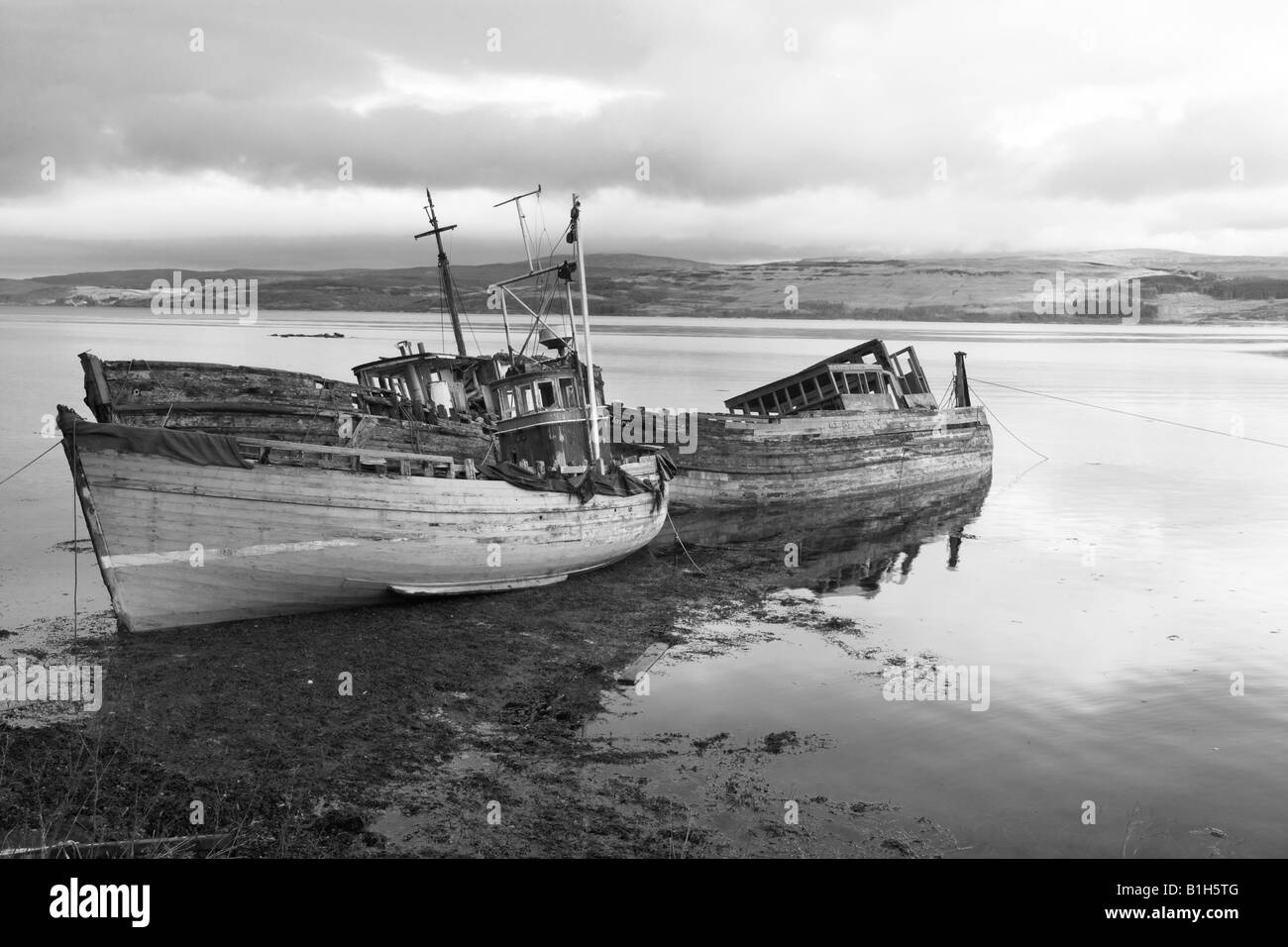 Wrecked boats hi-res stock photography and images - Alamy