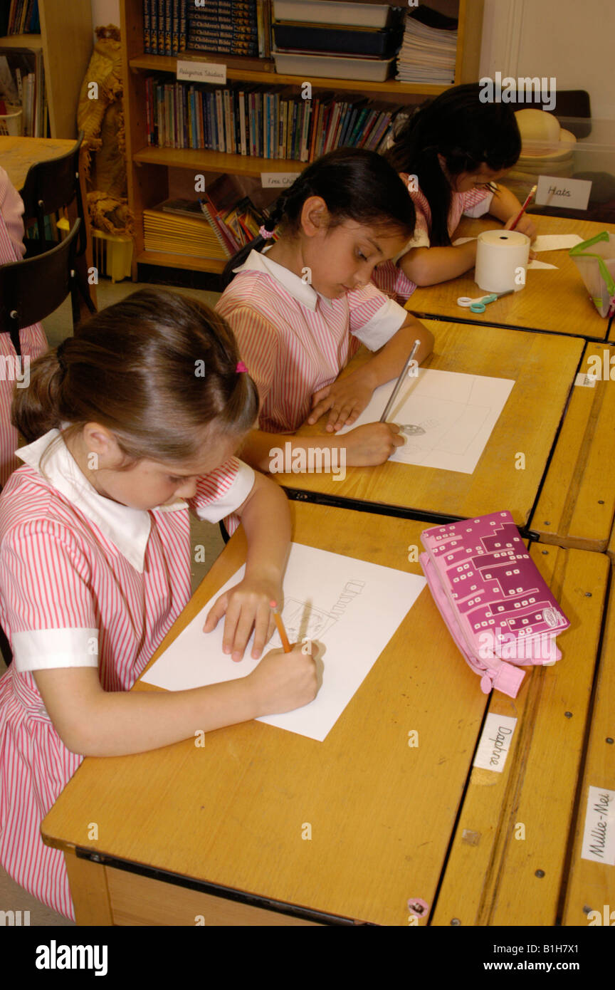 Schoolgirls in class writing hi-res stock photography and images - Alamy