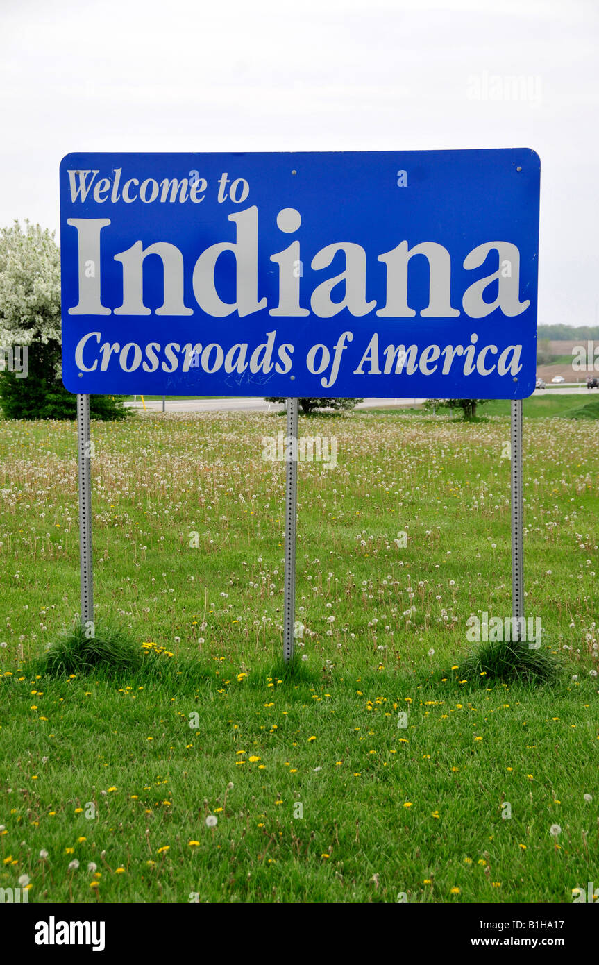 Welcome to Indiana roadway sign crossroads of America Stock Photo - Alamy