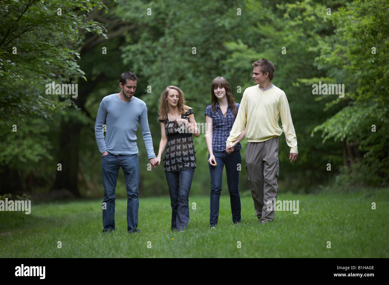 Friends couples walking talking hi-res stock photography and images - Alamy