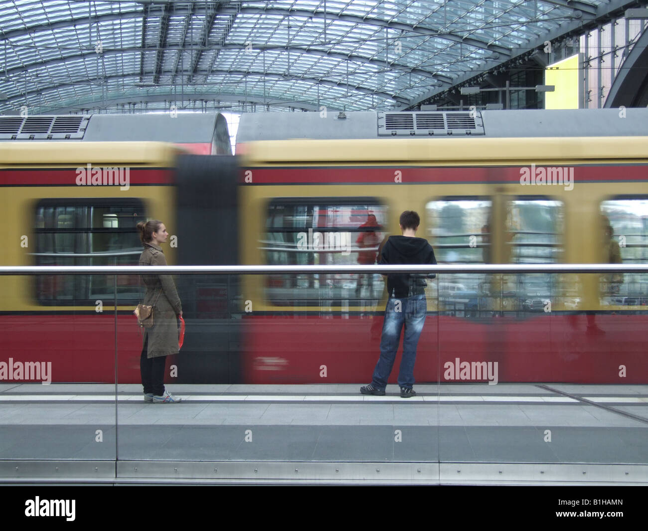 hauptbahnhof central train station berlin germany Stock Photo - Alamy