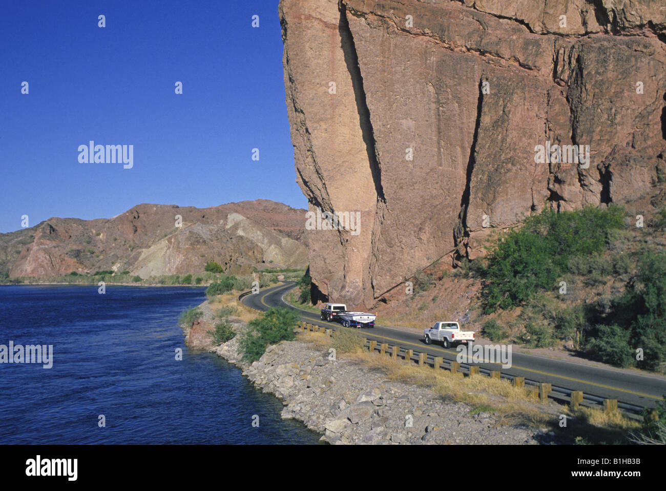 USA ARIZONA A lonely highway 95 heading north along the Colorado River ...