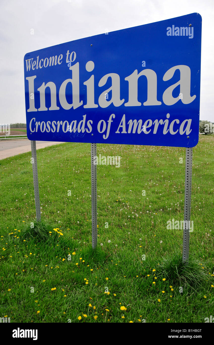 Welcome to Indiana roadway sign crossroads of America Stock Photo - Alamy