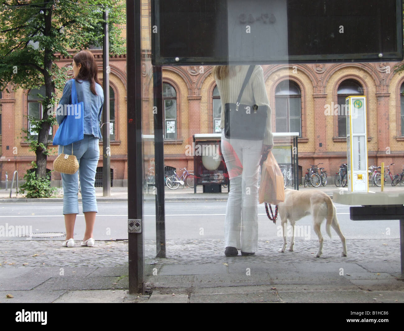 people at bus stop, berlin, germany Stock Photo - Alamy