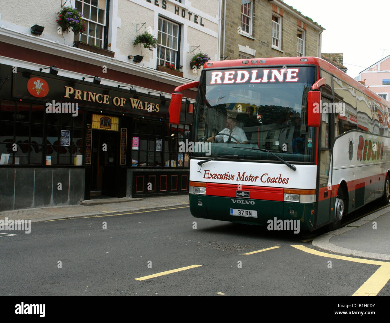 Buses in cornwall hi-res stock photography and images - Alamy