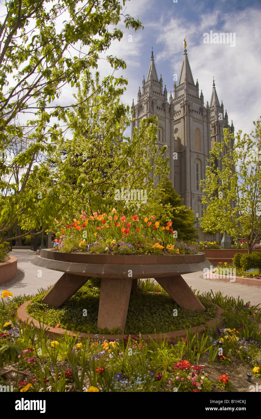 Springtime flowers on the grounds of historic Temple Square in downtown ...