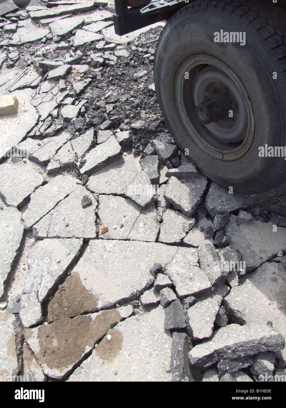 Lorry tyre damage hi-res stock photography and images - Alamy