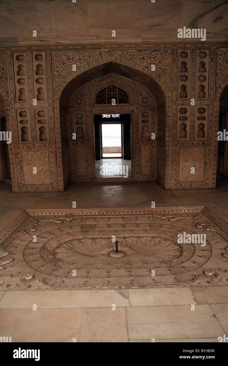 Inside the Red Fort Agra India AKA Lal Qila Fort Rouge and Agra Fort ...