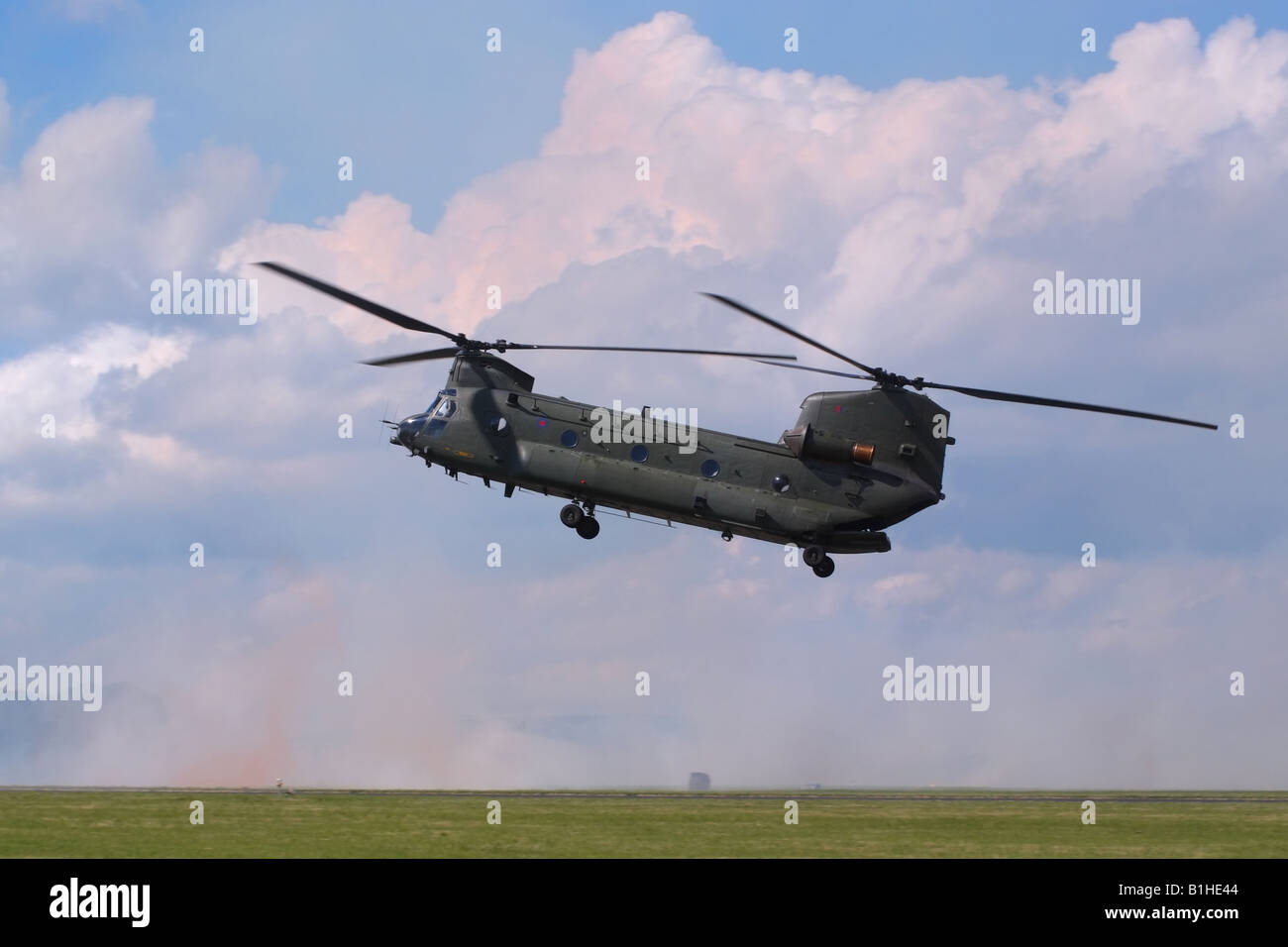 Chinook raf aircraft hi-res stock photography and images - Alamy