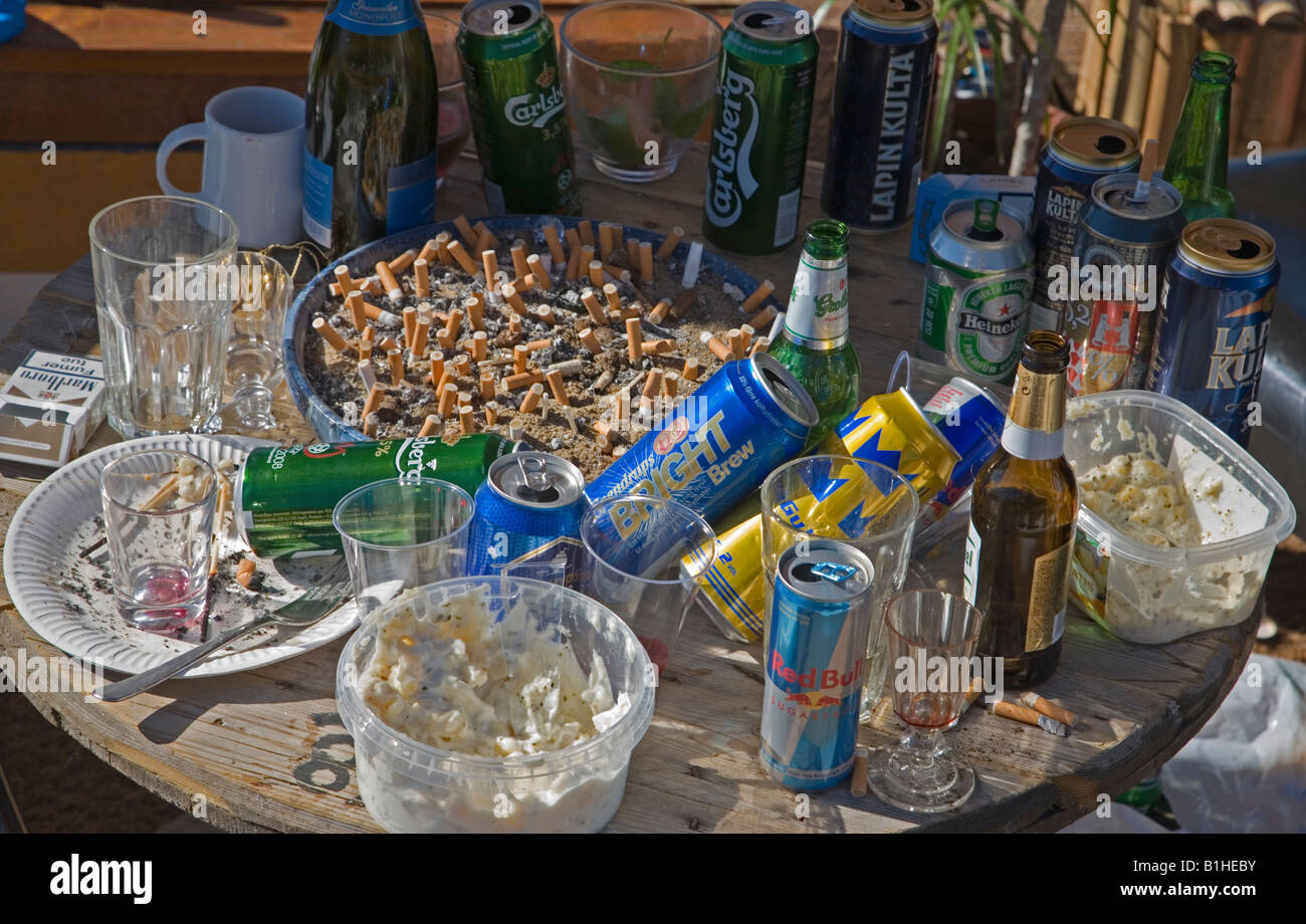 Cigarette stubs glasses hi-res stock photography and images - Alamy
