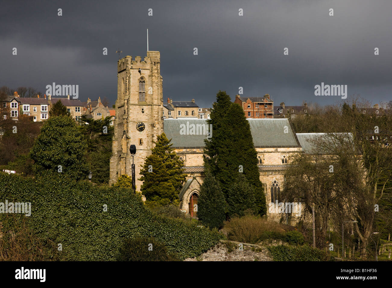 St mary's parish church richmond hi-res stock photography and images ...