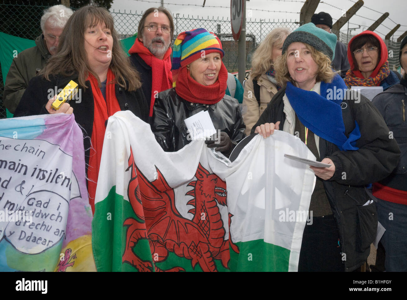 Welsh CND demonstrators outside Aldermaston nuclear bomb factory in CND ...
