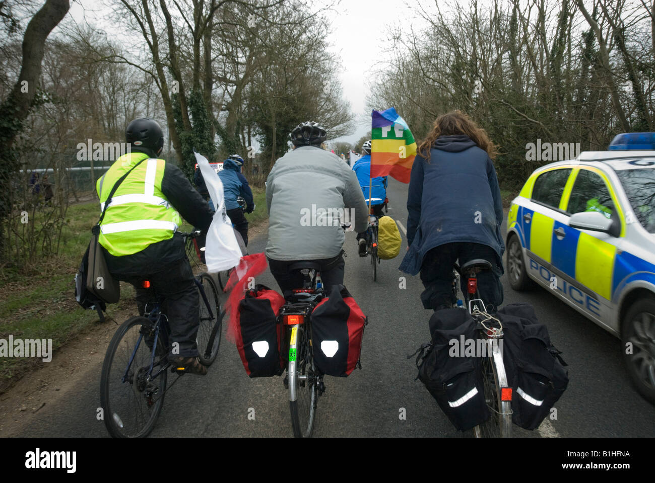 Bikes Not Bombs cyclists ride around Aldermaston nuclear bomb factory ...