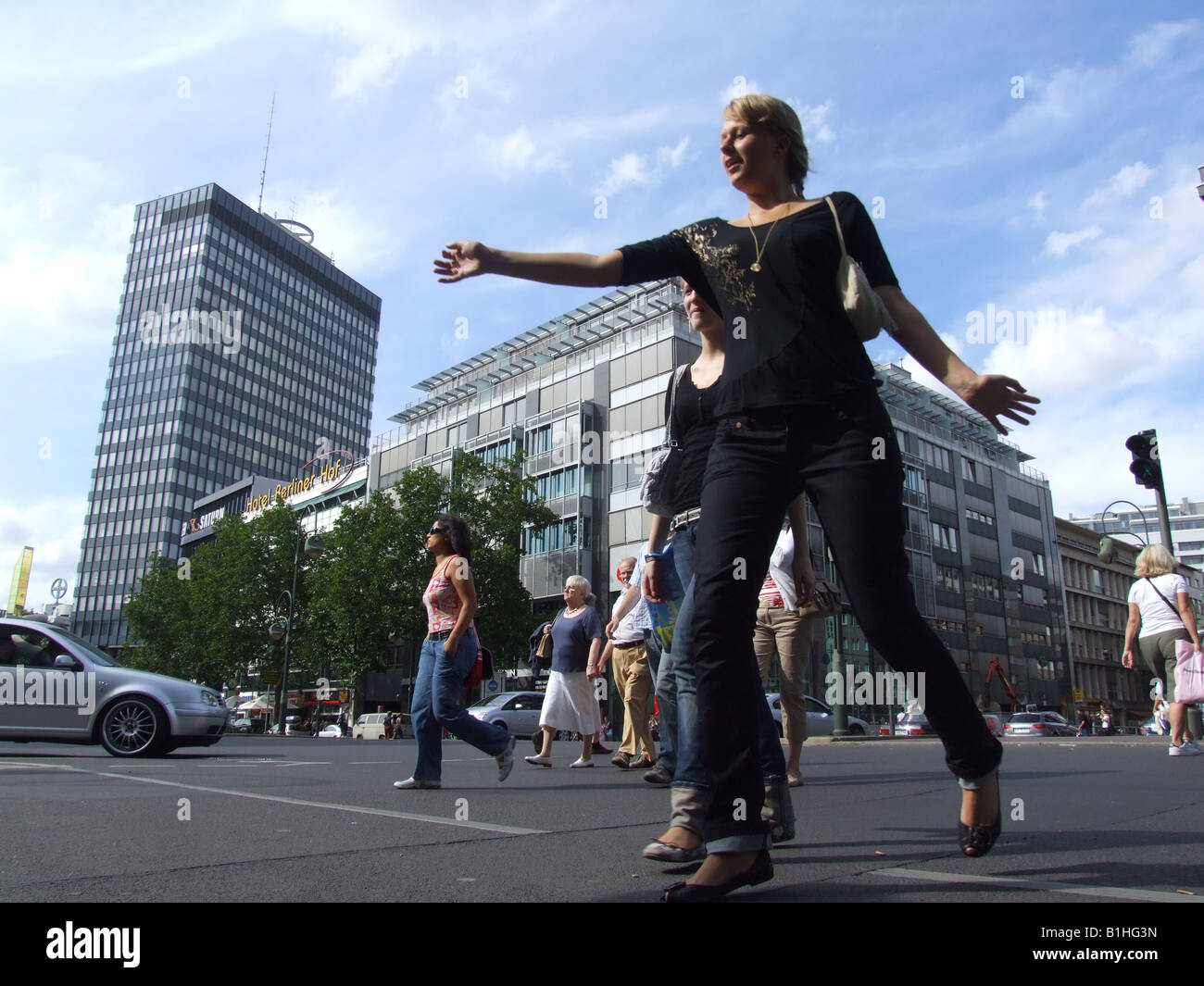 people crossing road in berlin germany Stock Photo - Alamy